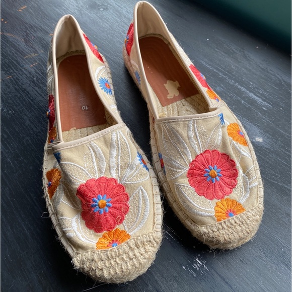 Vintage | Shoes | Vintage Colorful Floral Embroidered Espadrilles ...